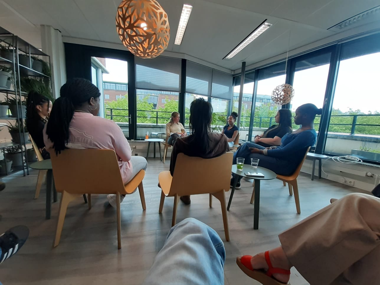 "Open gesprekken, nieuwe inzichten: pleegjongeren aan het woord ...